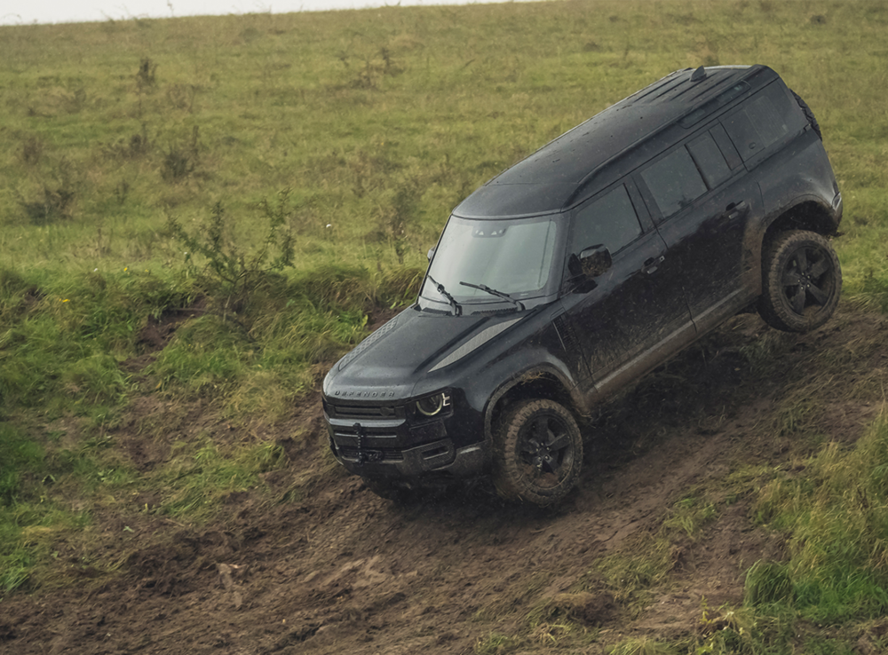 007_NTTD Defender_LANDSCAPE | James Bond 007