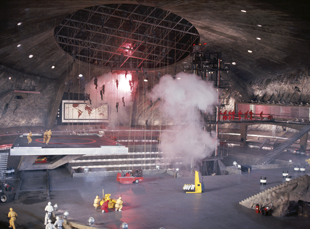 007_Blofelds Base_LANDSCAPE | James Bond 007