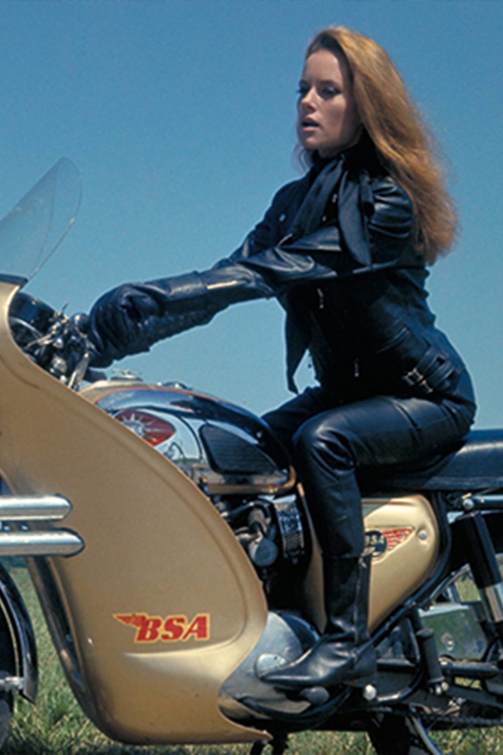 007_WEBSITE_Thunderball Motorbike Chase_PORTRAIT | James Bond 007